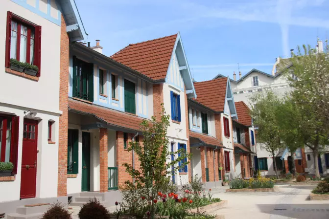 La Butte aux Cailles, between countryside and street art in French